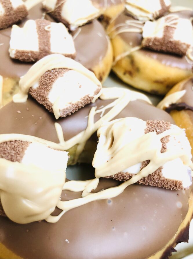 Kinder-Bueno-Nutella-Donut ( Special-Donut ) - Boogie Donuts